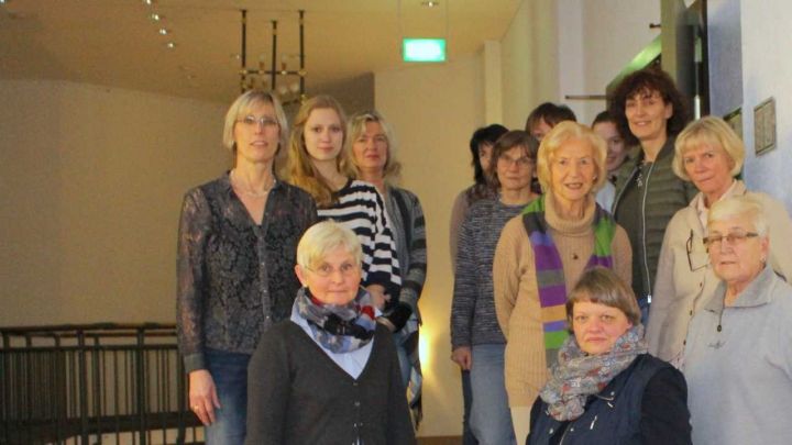 „20 nach“ und „5 vor halb“