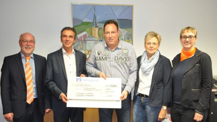 Volksbank-Weindorf für den guten Zweck