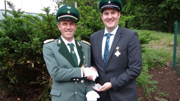 Sebastian Picker übergibt Königsorden in Altenkleusheim
