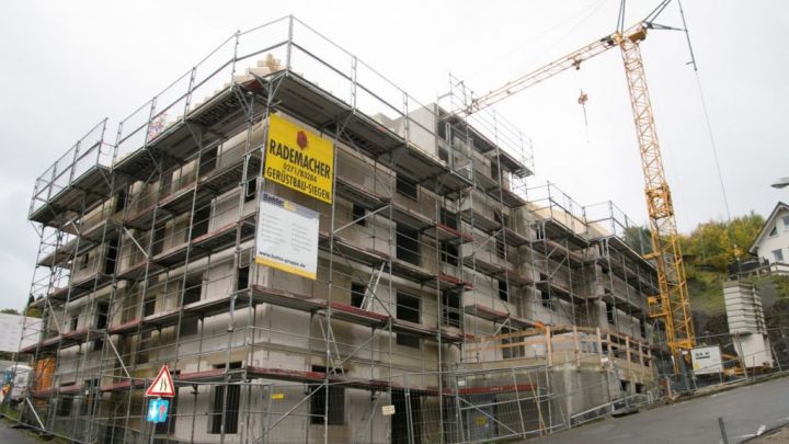 Lebenshilfe NRW feiert Richtfest für neues Wohnheim in Olpe