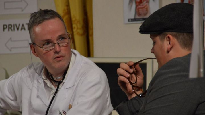 Theatergruppe Helden überzeugt mit „Der Heiler von