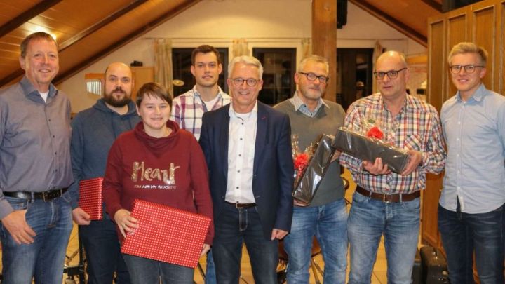 Wahlen und Ehrungen beim Musikverein Rahrbach