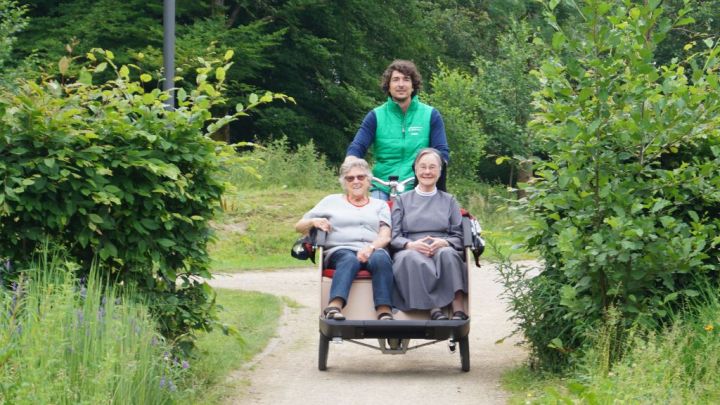 Ausbildung in der Pflege bietet viele Chancen