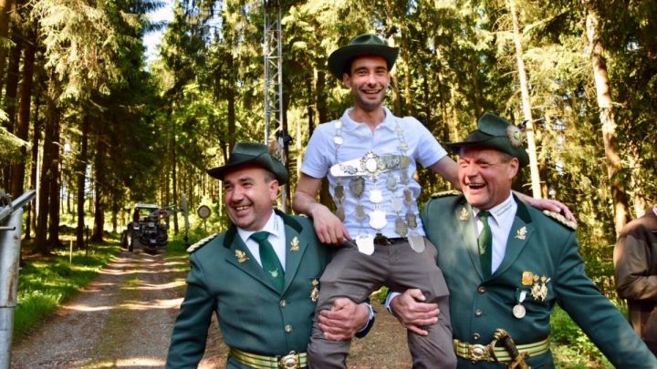 Ostentroper Lukas Jost wird König in Röhrenspring