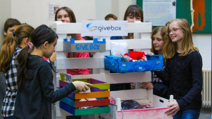 Soziales Lernen am GymSL: Givebox feierlich eingeweiht