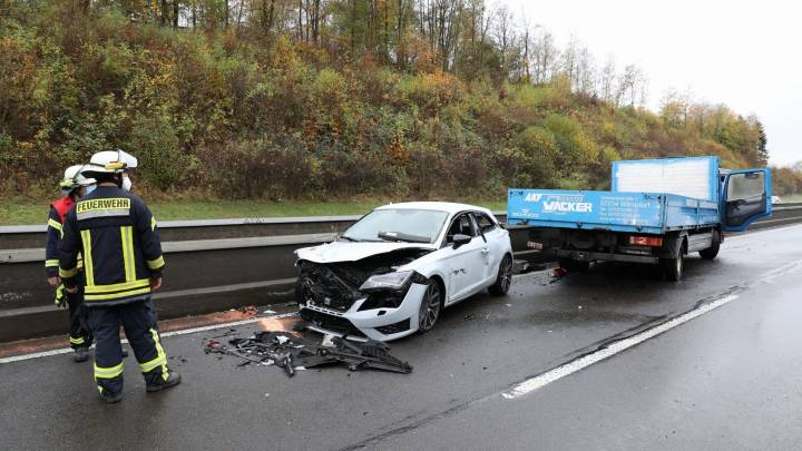 Autounfall auf der A4: Ursache noch unklar