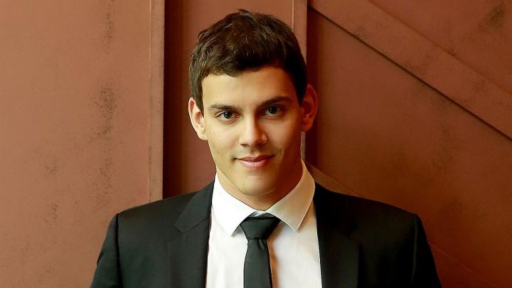 Aaron Pilsan spielt Schubert und Schumann in der Stadthalle