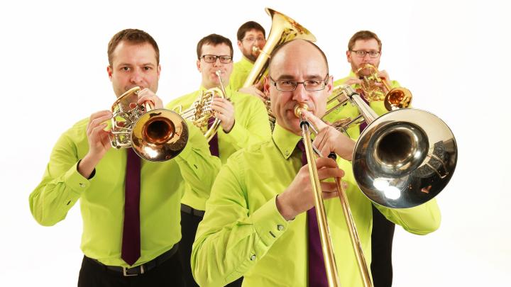 Ensemble „emBRASSment“ tritt in der Erlöserkirche auf