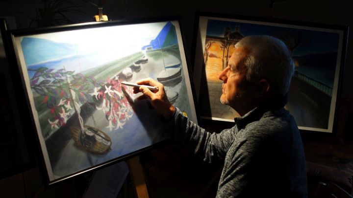 Künstler Vladimir Kobelev stellt Werke in Sparkasse in