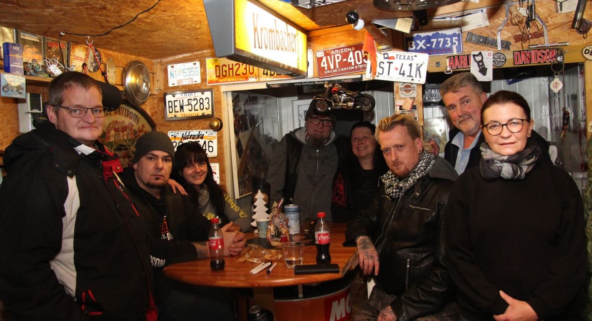 Weihnachtsbäume und Tattoos für „Strahlemännchen“