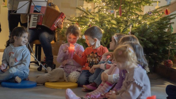 „Päckchen von Herzen“ und ein Rentier-Rennen in der