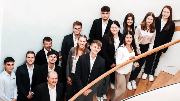 Volksbank-Azubis starten beim Frühstück mit Vorstand in