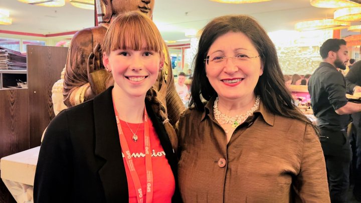 Finnentroper Schülerin verhandelt im Deutschen Bundestag