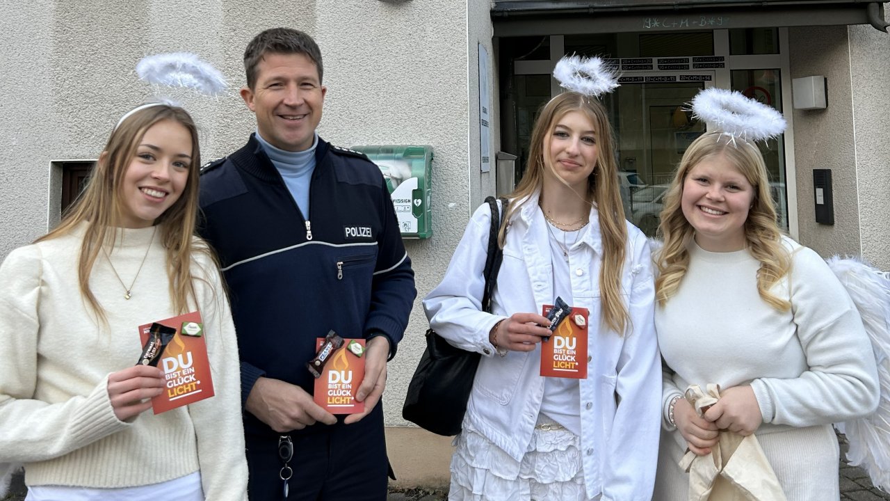 Engel des Alltags: Schülerinnen des MK bringen