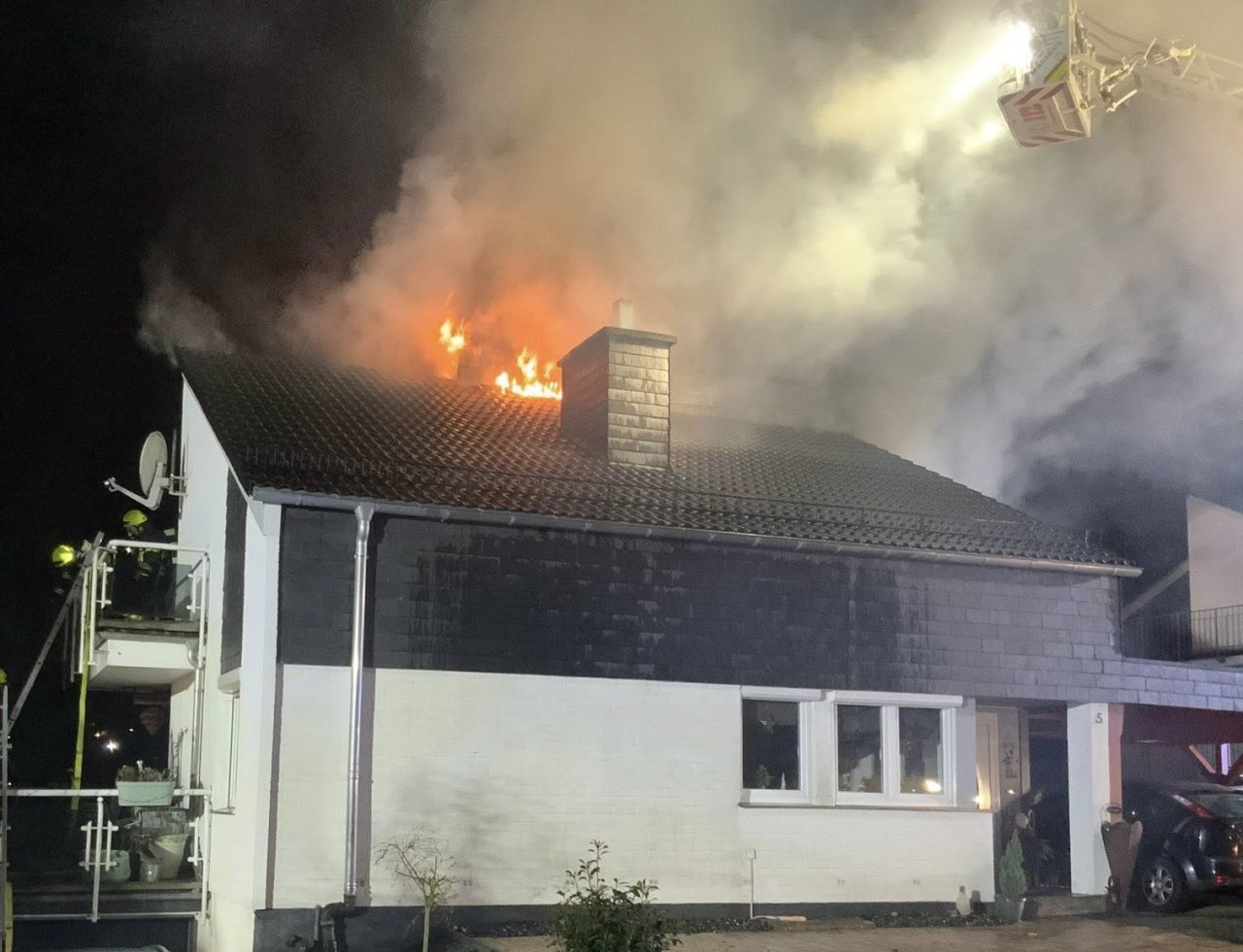 Update: Einsatz bei Brand in Rhode dauert zwölf Stunden