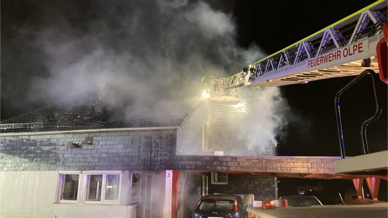 Update: Einsatz bei Brand in Rhode dauert zwölf Stunden
