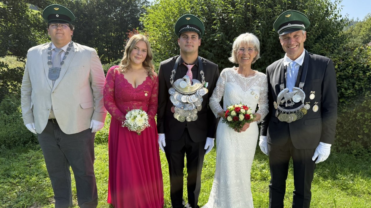 Musik, Tanz und Ordensvorstellung beim Schützenball in